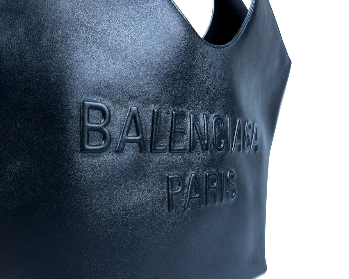 | Balenciaga – n| pose