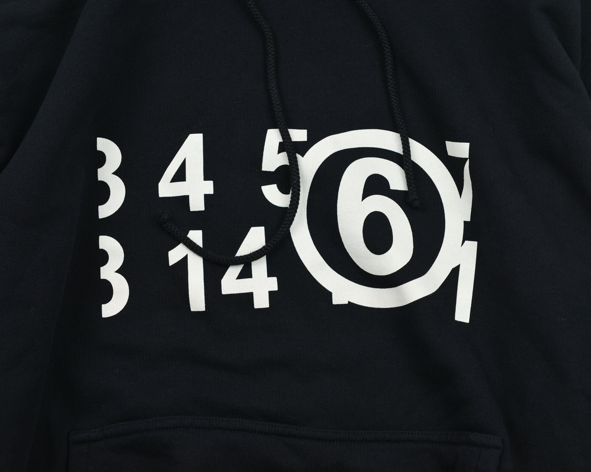 Numerical-Logo Hoodie – n| pose