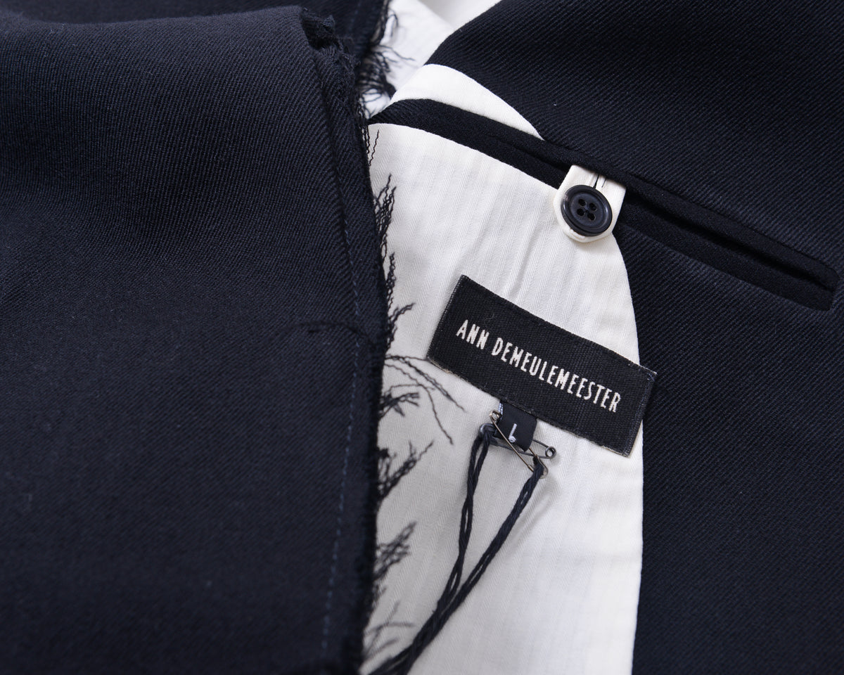 Waistcoat – n| pose